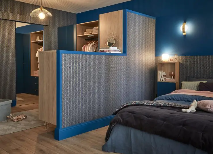 Découvrez ce magnifique dressing fonctionnel aux nuances de bleu