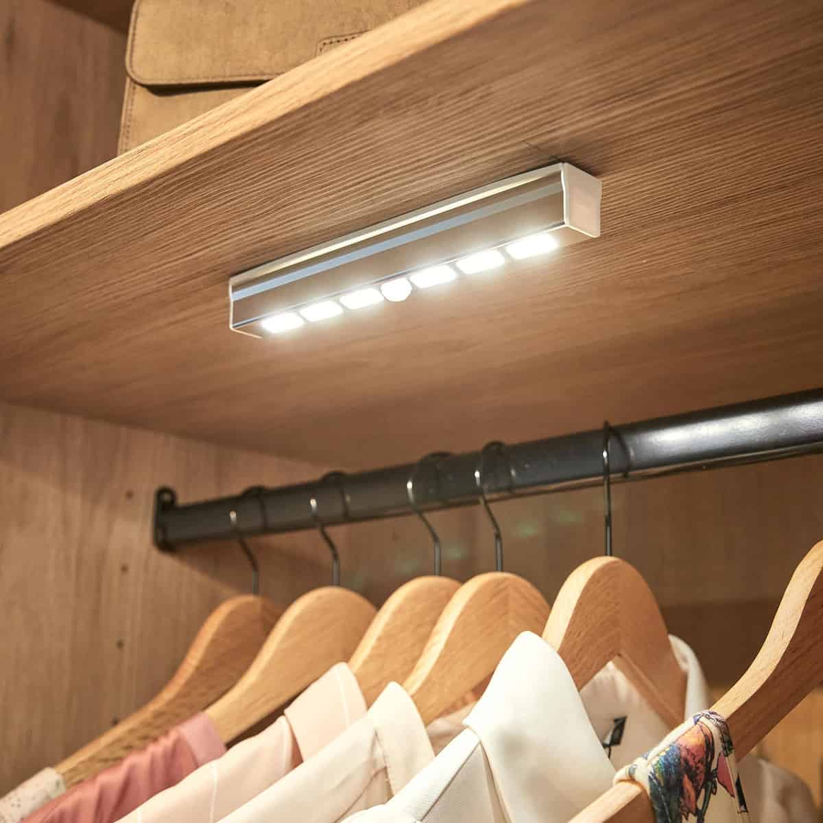Découvrez ce magnifique dressing fonctionnel aux nuances de bleu